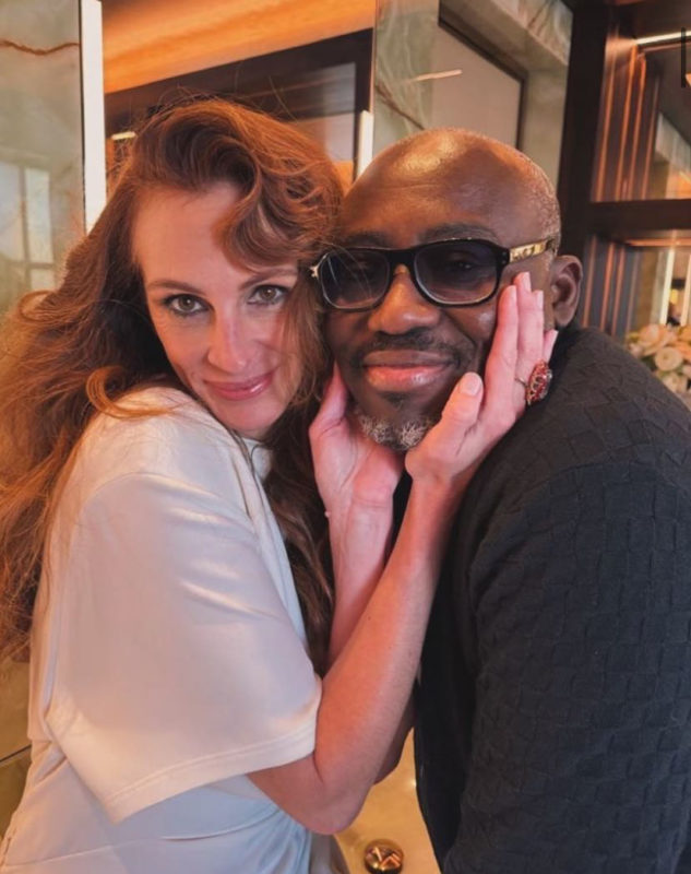 Julia Roberts, 56 ans, époustoufle dans une robe rouge fendue ...